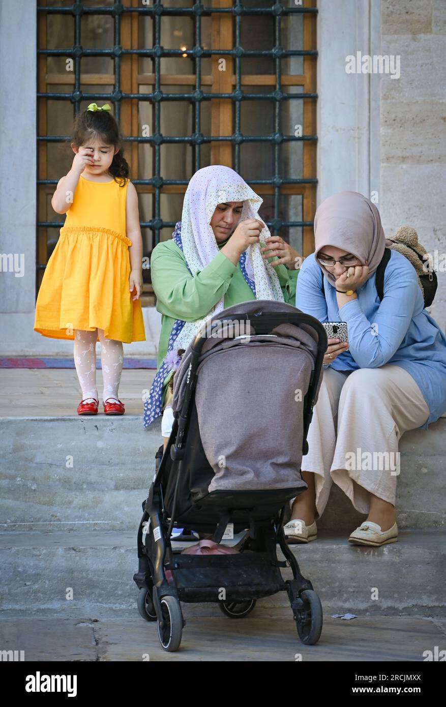 Turkish muslim girl istanbul hi-res stock photography and images - Alamy