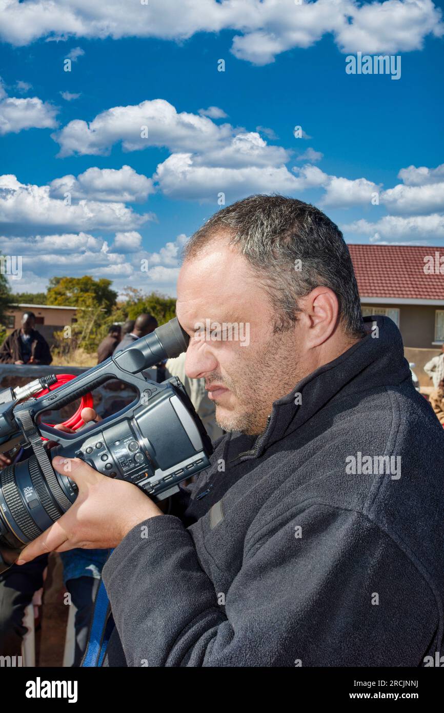 News reporter africa hi-res stock photography and images - Alamy