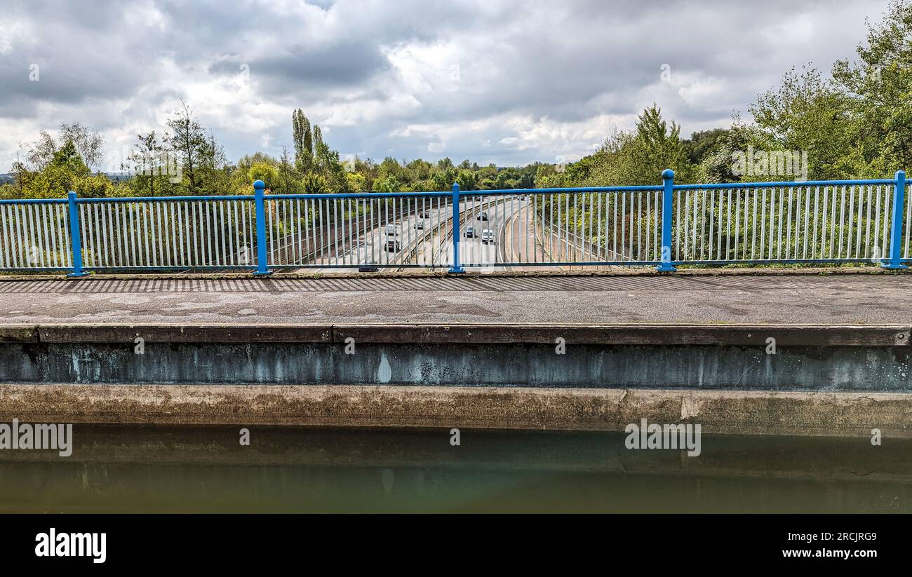 Wey Navigation and Basingstoke Canal entire route locks canal boats ...