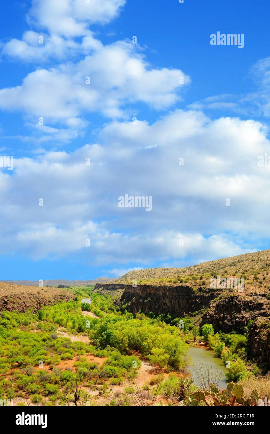 Verde valley and distant red rock mountains Stock Photo - Alamy