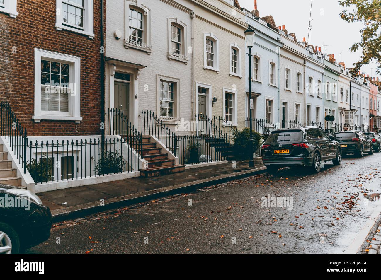 Residental street uk hi-res stock photography and images - Alamy