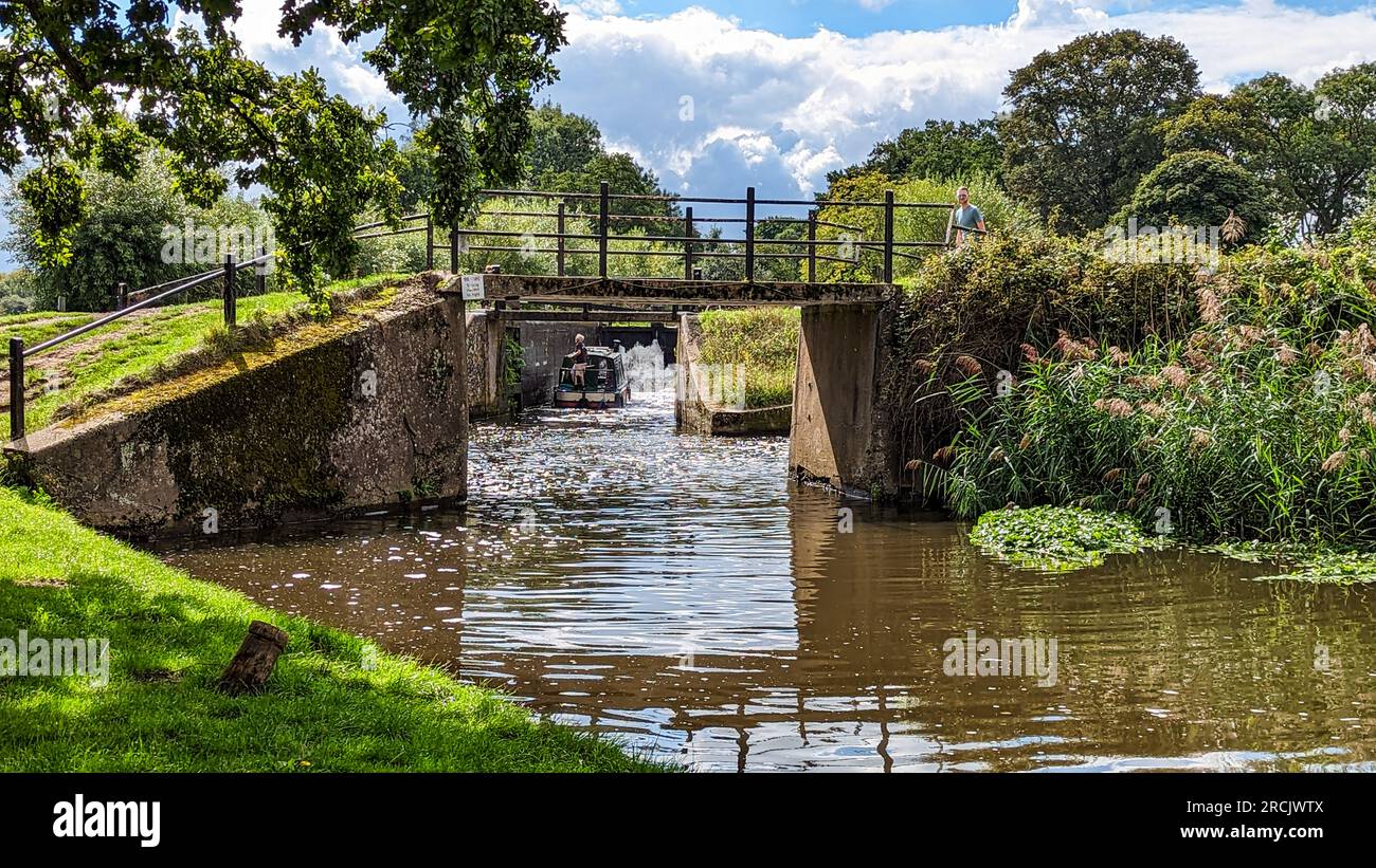 Wey Navigation and Basingstoke Canal entire route locks canal boats ...