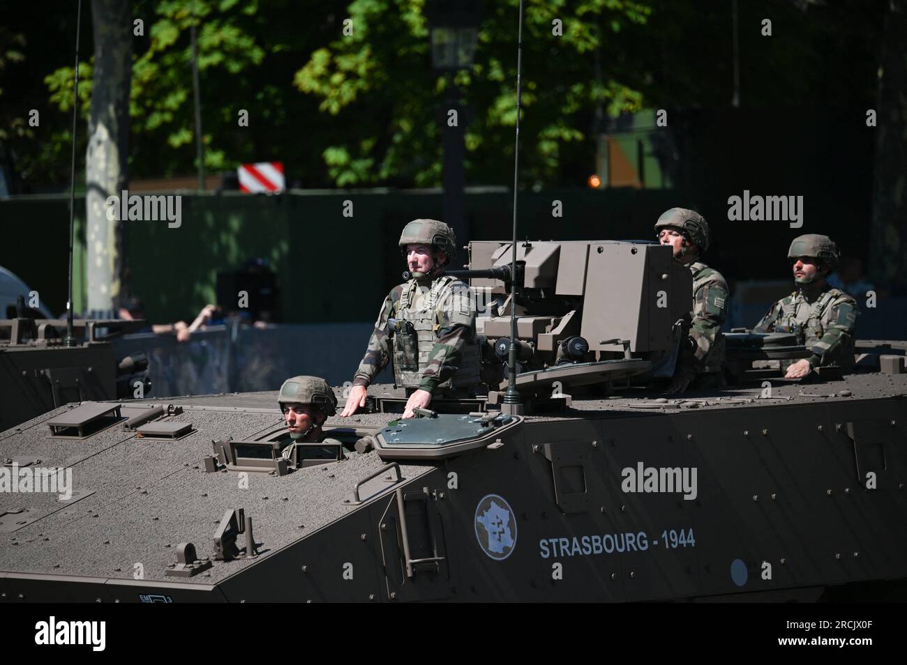 French army vehicles parade hi-res stock photography and images - Alamy