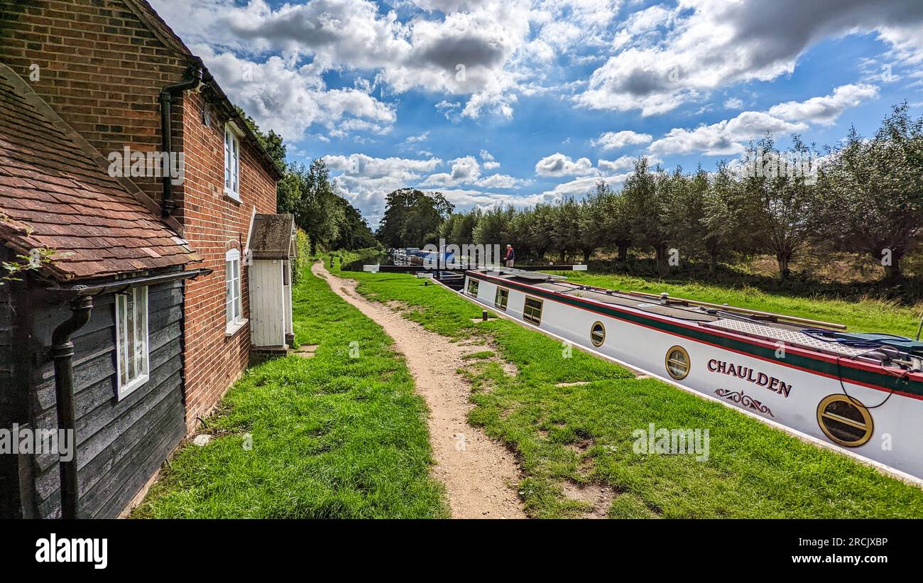 Wey Navigation and Basingstoke Canal entire route locks canal boats ...