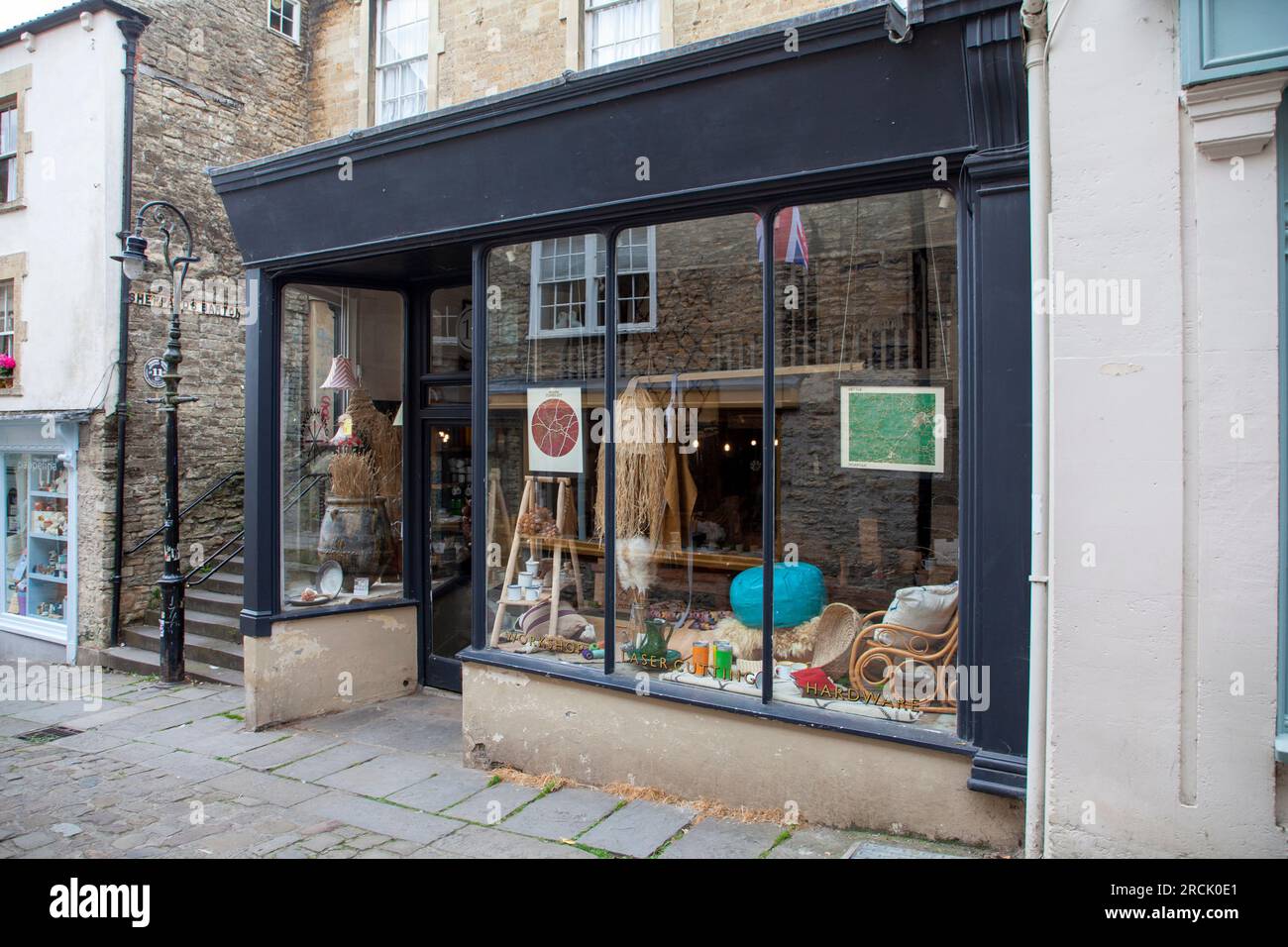 Independent shopping in Frome, Somerset Stock Photo - Alamy