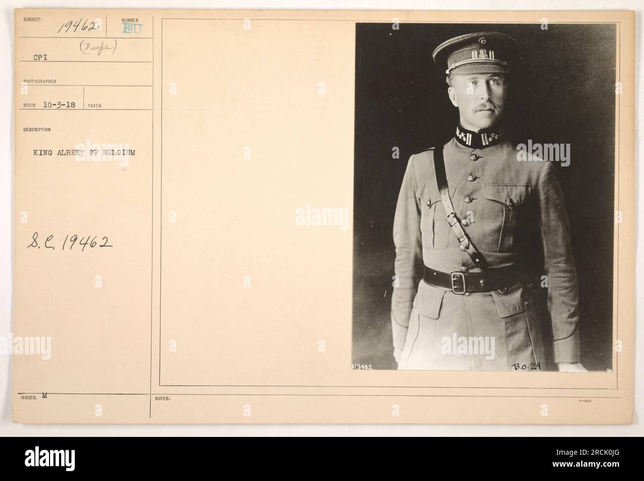 Soldiers from the U.S. Military receive a medal from King Albert of ...