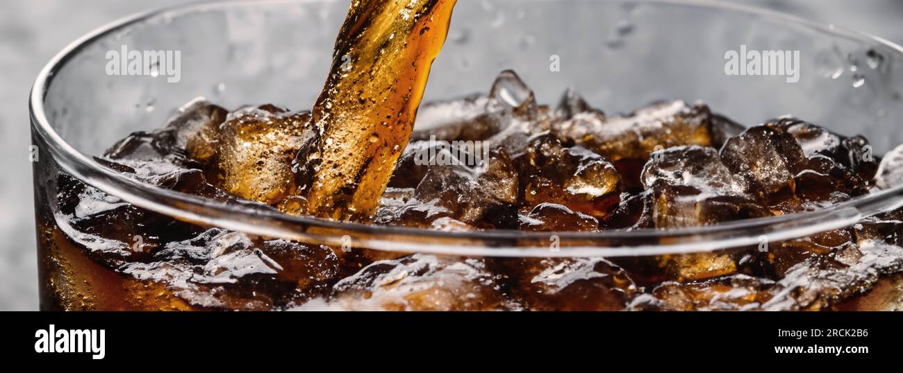 Pouring carbonated drink hi-res stock photography and images - Alamy