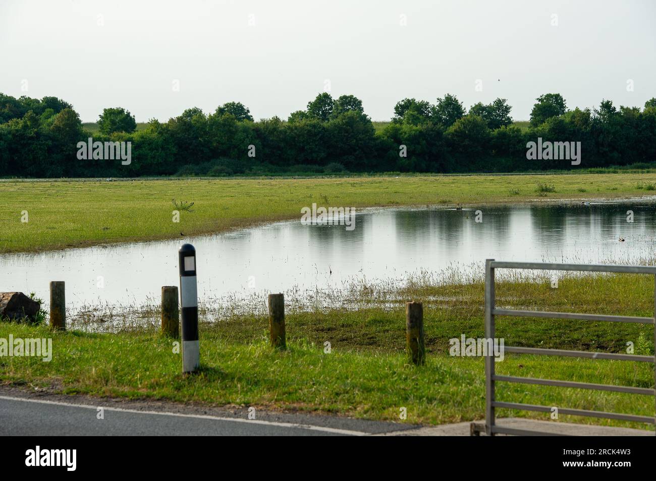 Dorney, Buckinghamshire, UK. 16th June, 2023. A new lake of floodwater ...