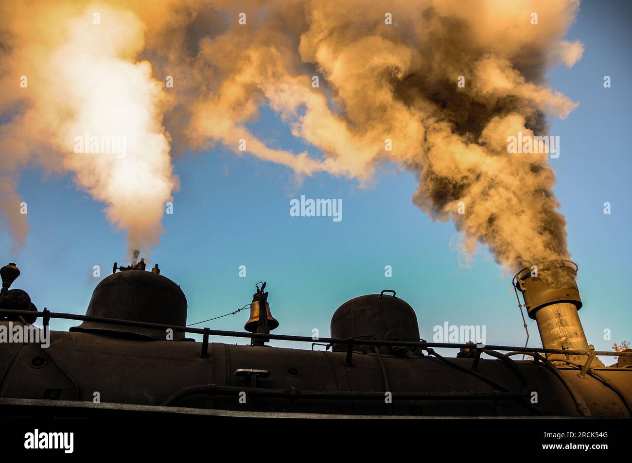 Power stations burning coal hi-res stock photography and images - Alamy