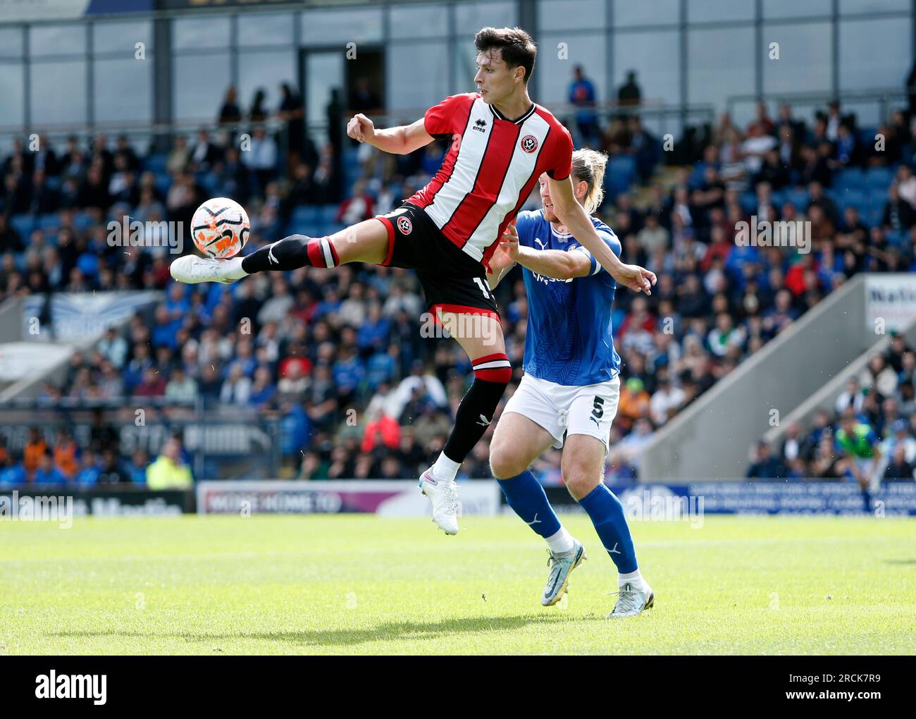 Sheffield United Anel Ahmedhodzic (left) and Chesterfield's Jamie ...