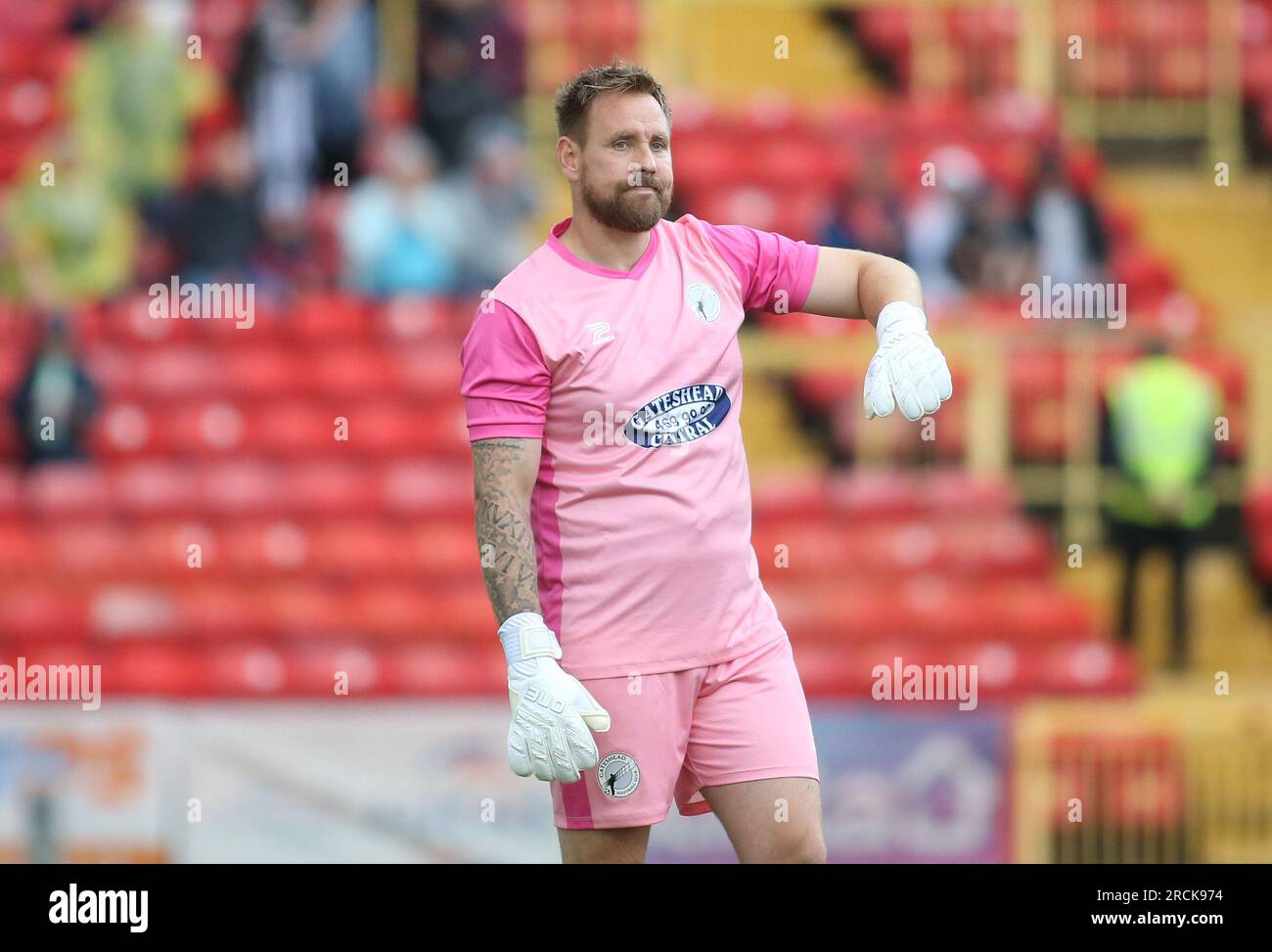 Gateshead goalkeeper hi-res stock photography and images - Alamy