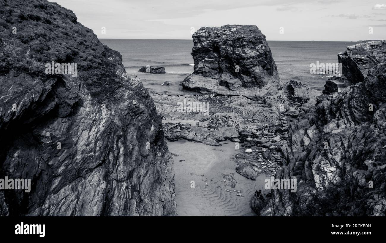 Sea north atlantic ocean coastline outcrop hi-res stock photography and ...