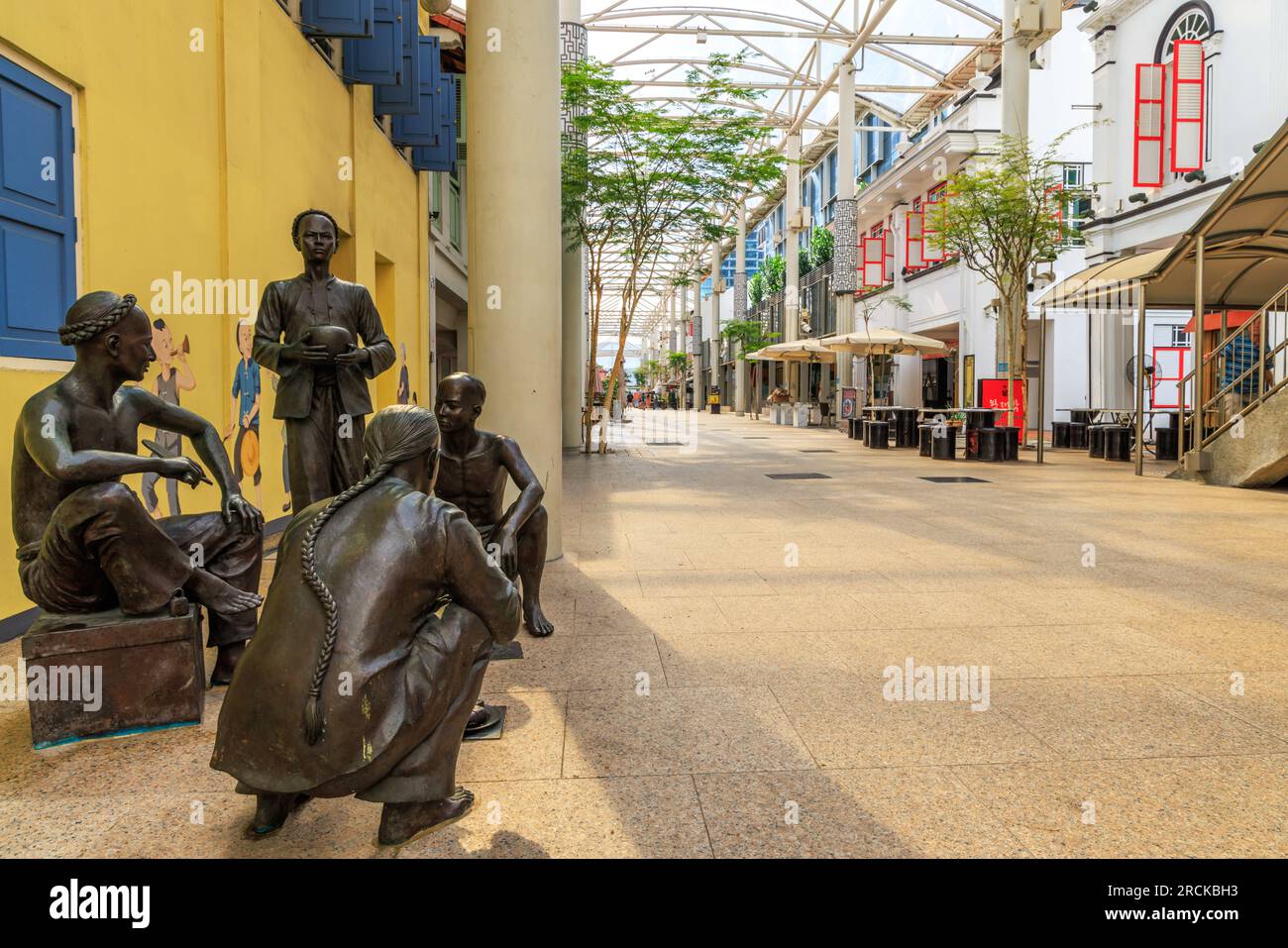 Squatters & Squalor statues on Nankin Street, Singapore Stock Photo - Alamy