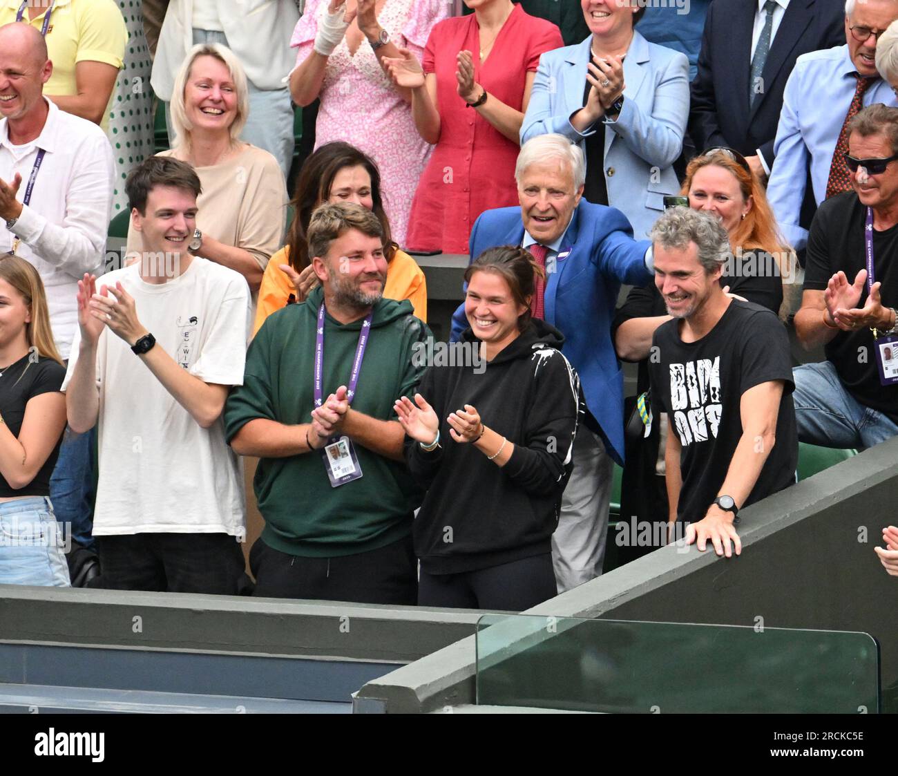 Wimbledon tennis fan celebrations hi-res stock photography and images ...