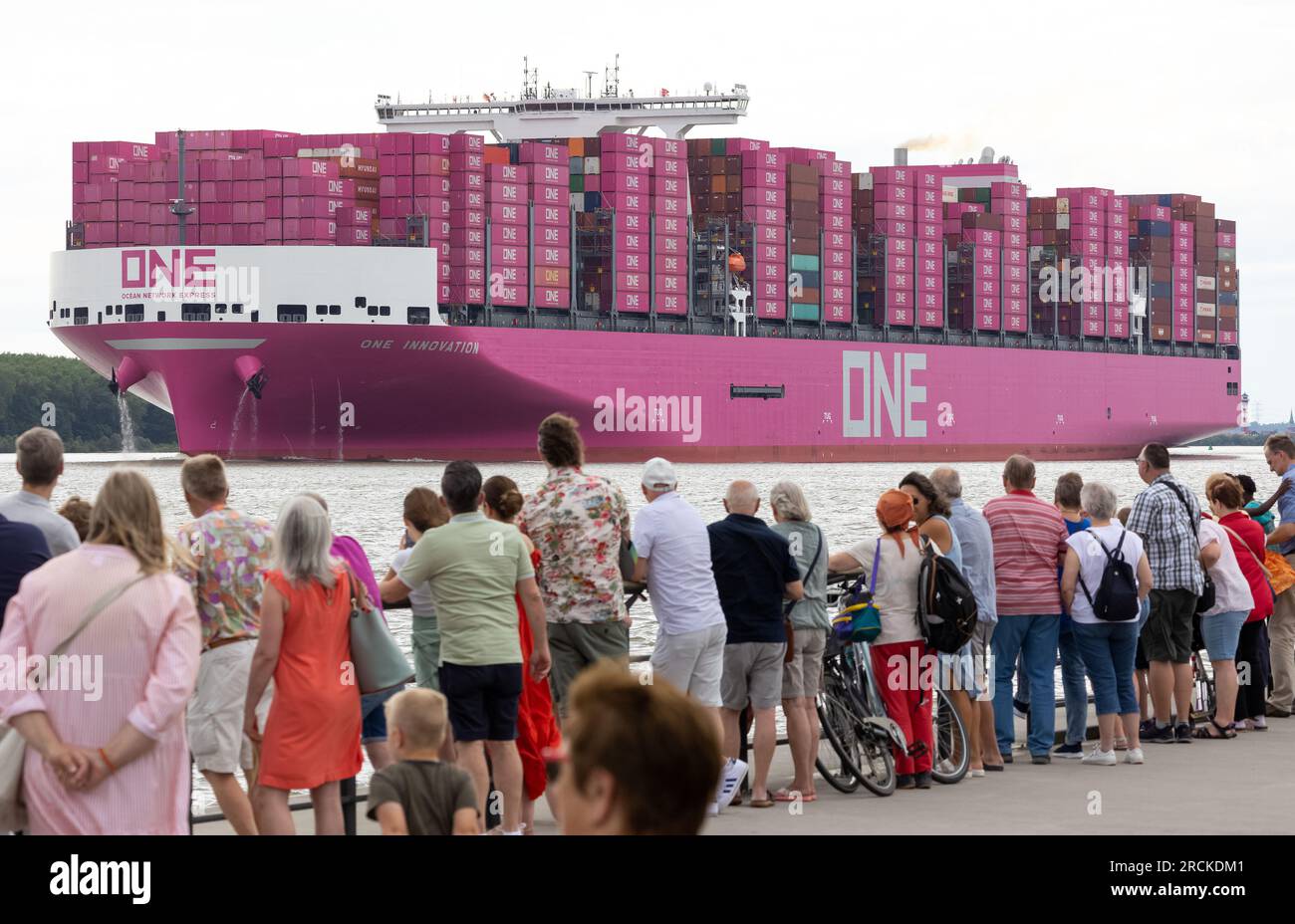 Wedel, Germany. 15th July, 2023. The container ship "One Innovation ...