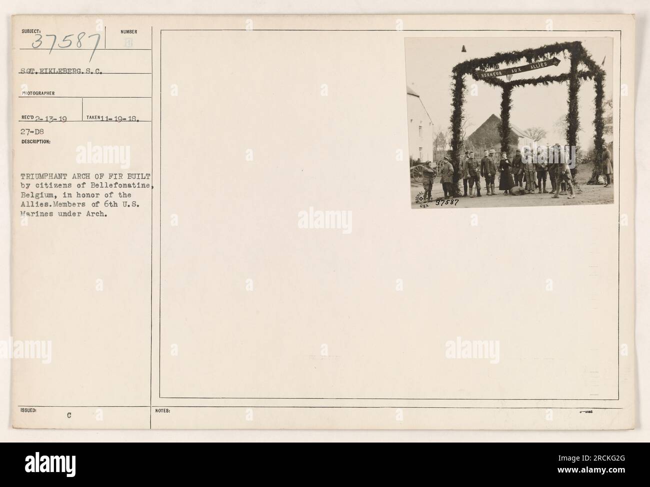 Members of the 6th U.S. Marines pose under the Triumphal Arch of Fir in ...