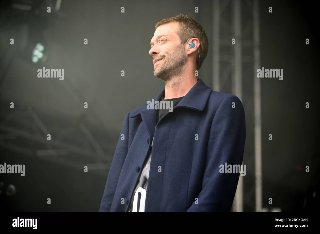 Tom Meighan former lead singer of Kasabian performs live at Askern ...