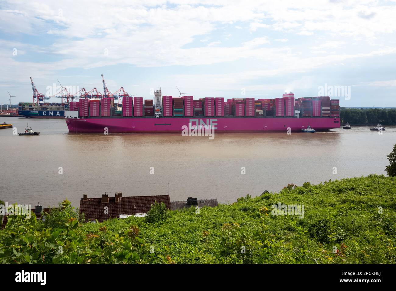 Hamburg, Germany. 15th July, 2023. The container ship "One Innovation ...
