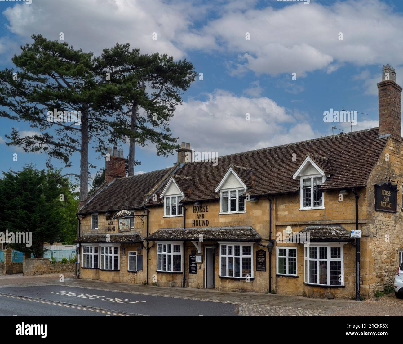 The Horse and Hound public house, High Street, Broadway, Worcestershire ...