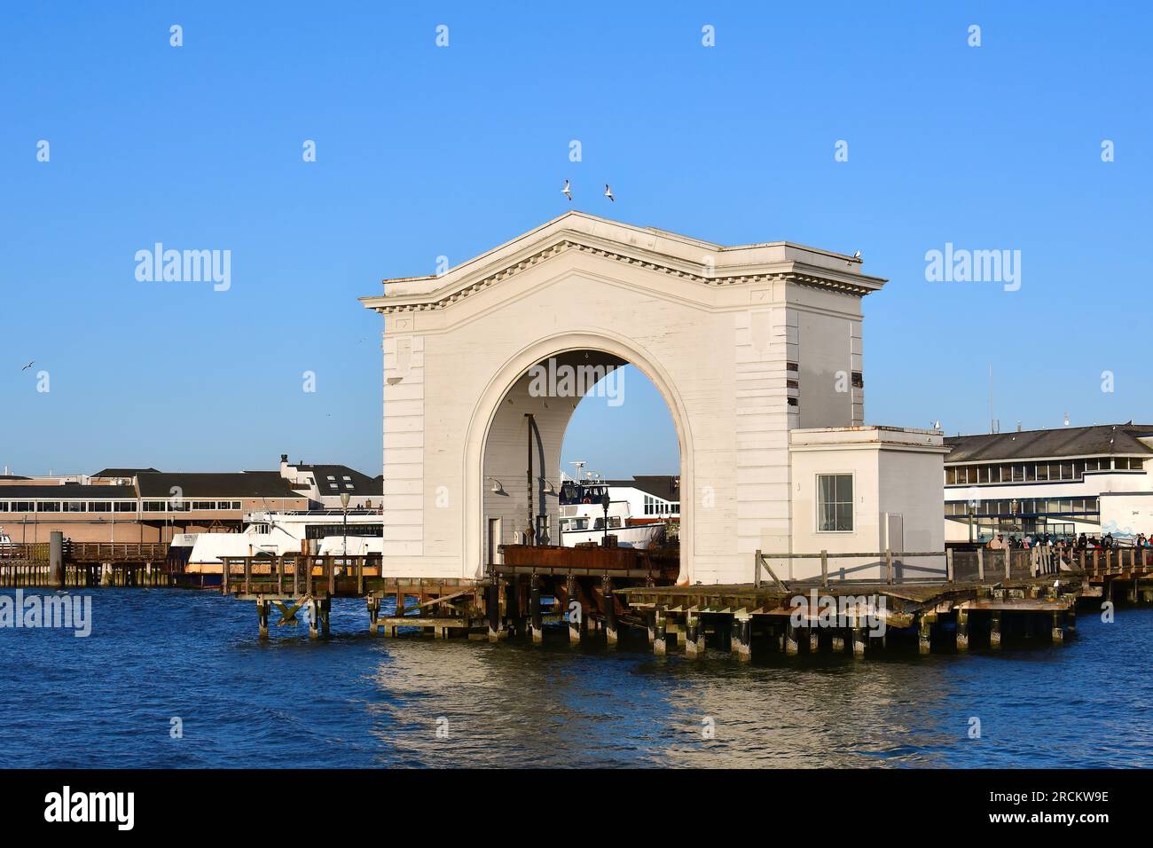 Old Port Gate, Pier 39, shopping center and popular tourist attraction ...