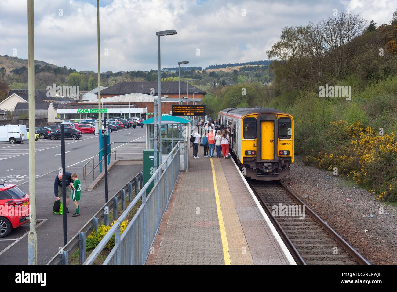 Passengers boarding metro train hi-res stock photography and images - Alamy