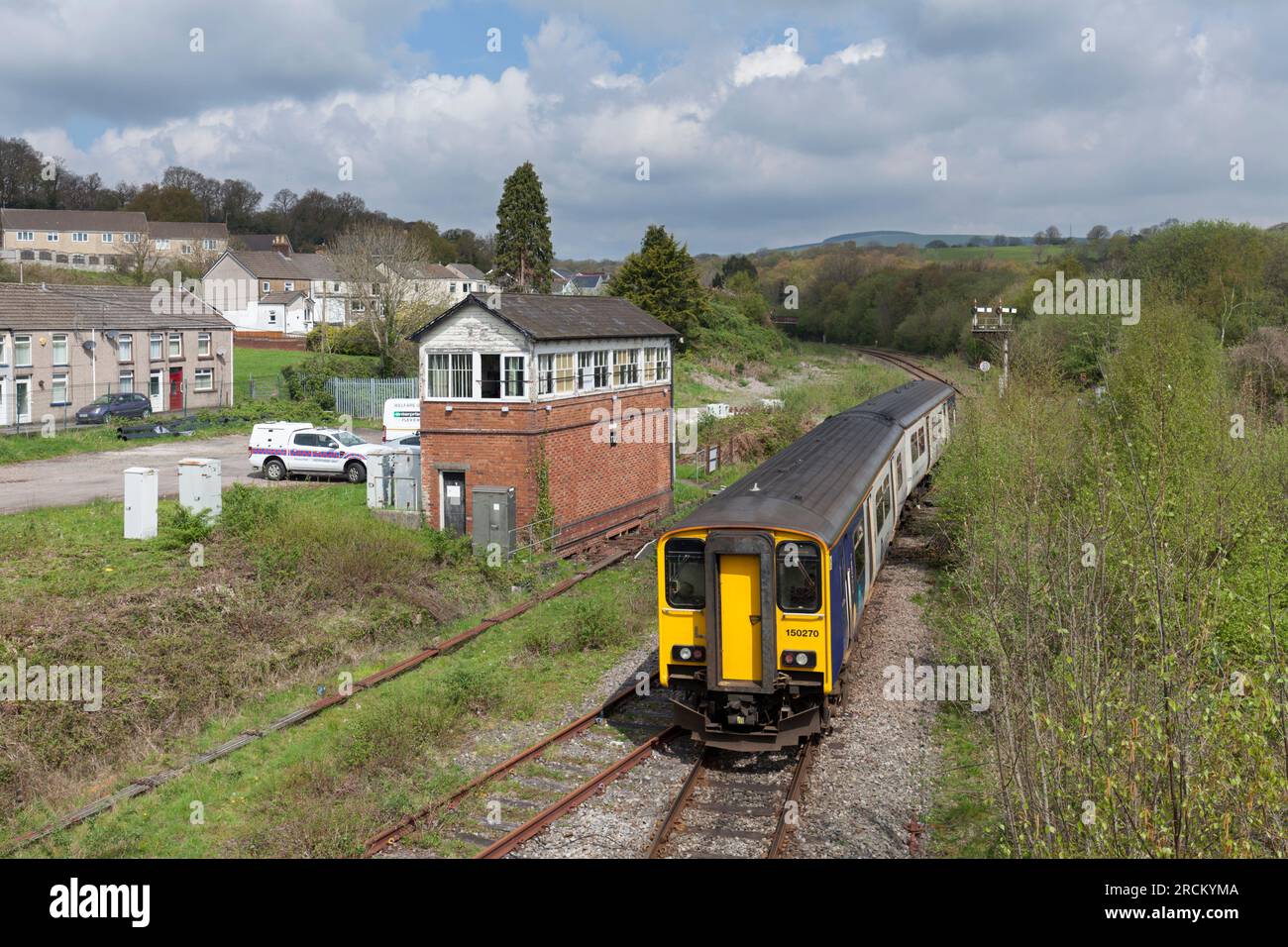 Class 150 DMU train150270 passing the lower quadrant mechanical bracket ...