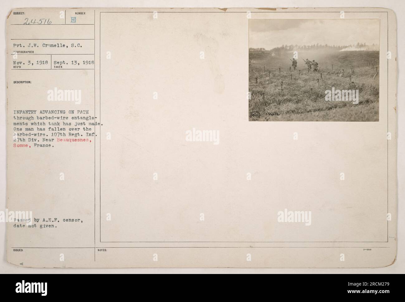 Advancing army man hi-res stock photography and images - Alamy