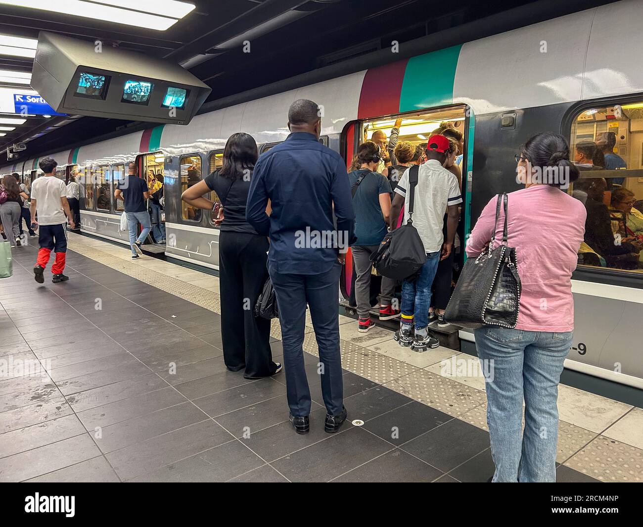 Paris, France,Large Crowd People Traveling inside, Platform, Paris ...