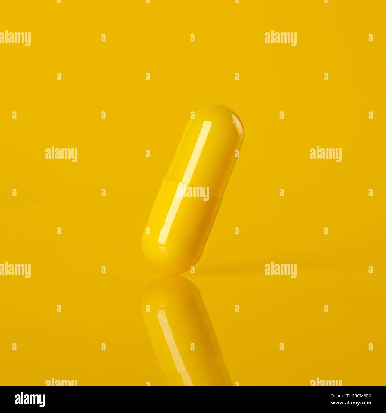 Yellow capsule hi-res stock photography and images - Alamy