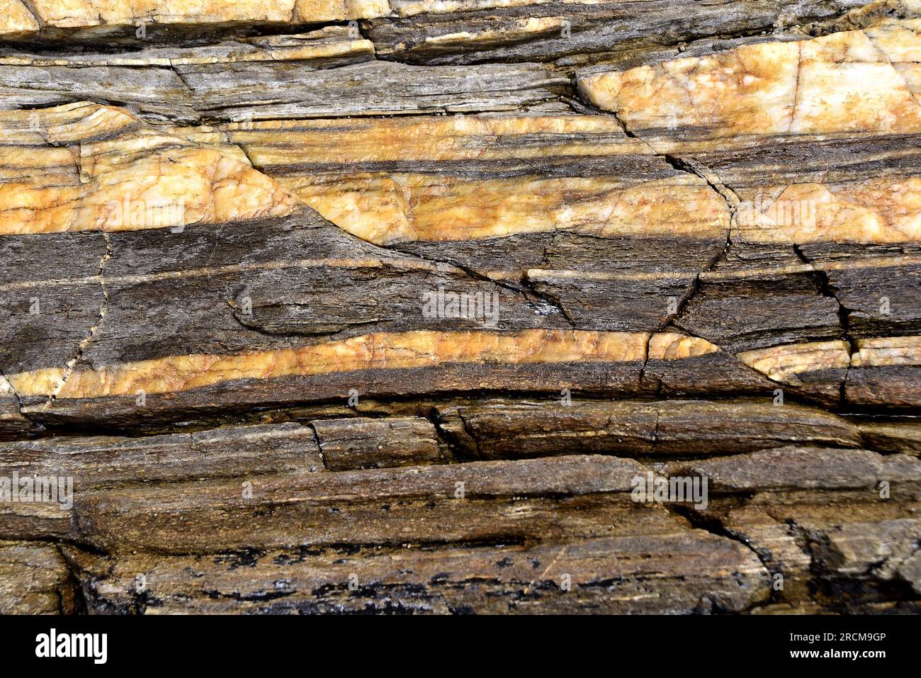 Fractures in the layers of the earth's crust Stock Photo - Alamy