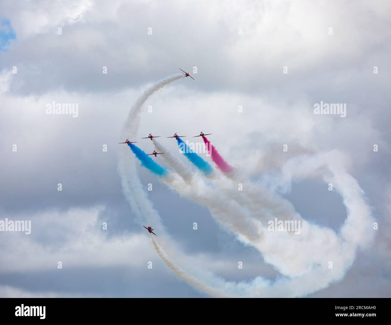 The Red Arrows display at RAF Fairford Royal International Air Tattoo ...