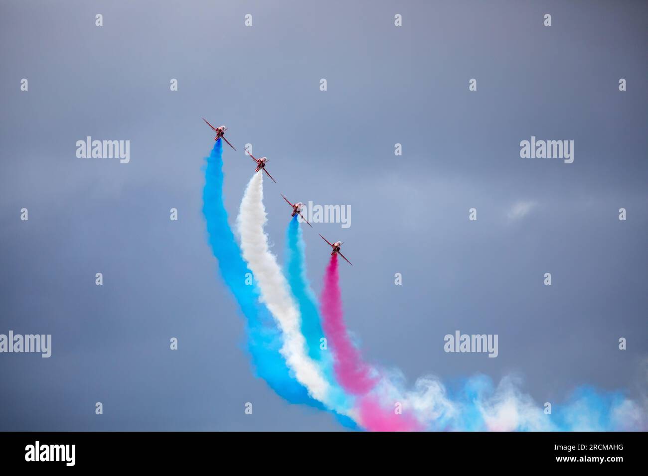 The Red Arrows display at RAF Fairford Royal International Air Tattoo ...