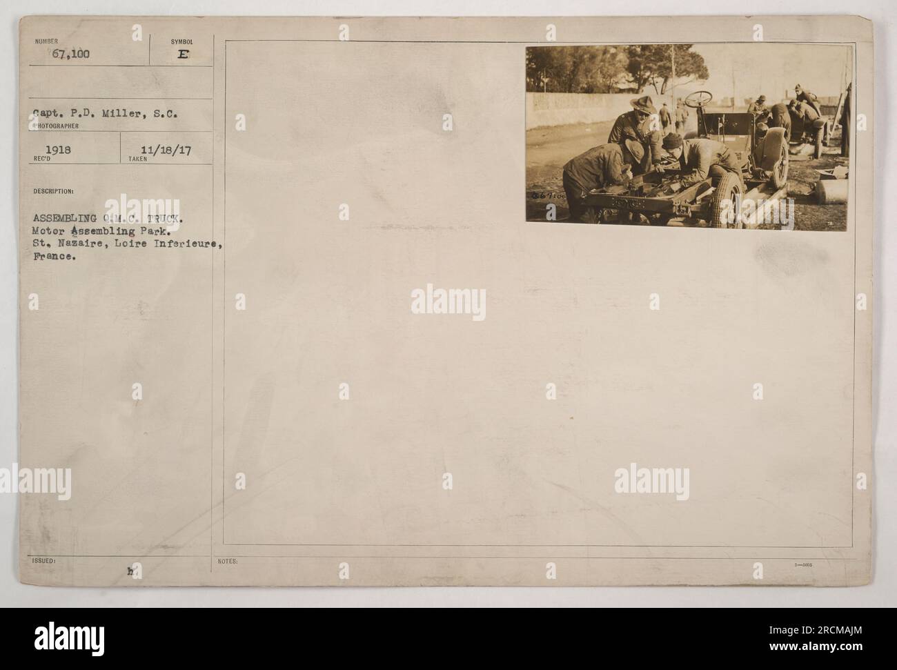 Soldiers assembling trucks hi-res stock photography and images - Alamy