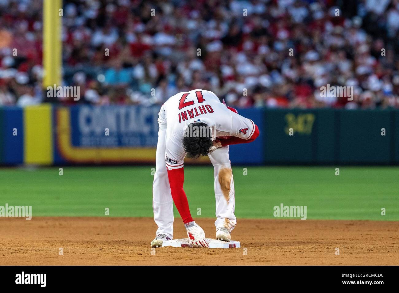 Sliding into 2nd base hi-res stock photography and images - Alamy