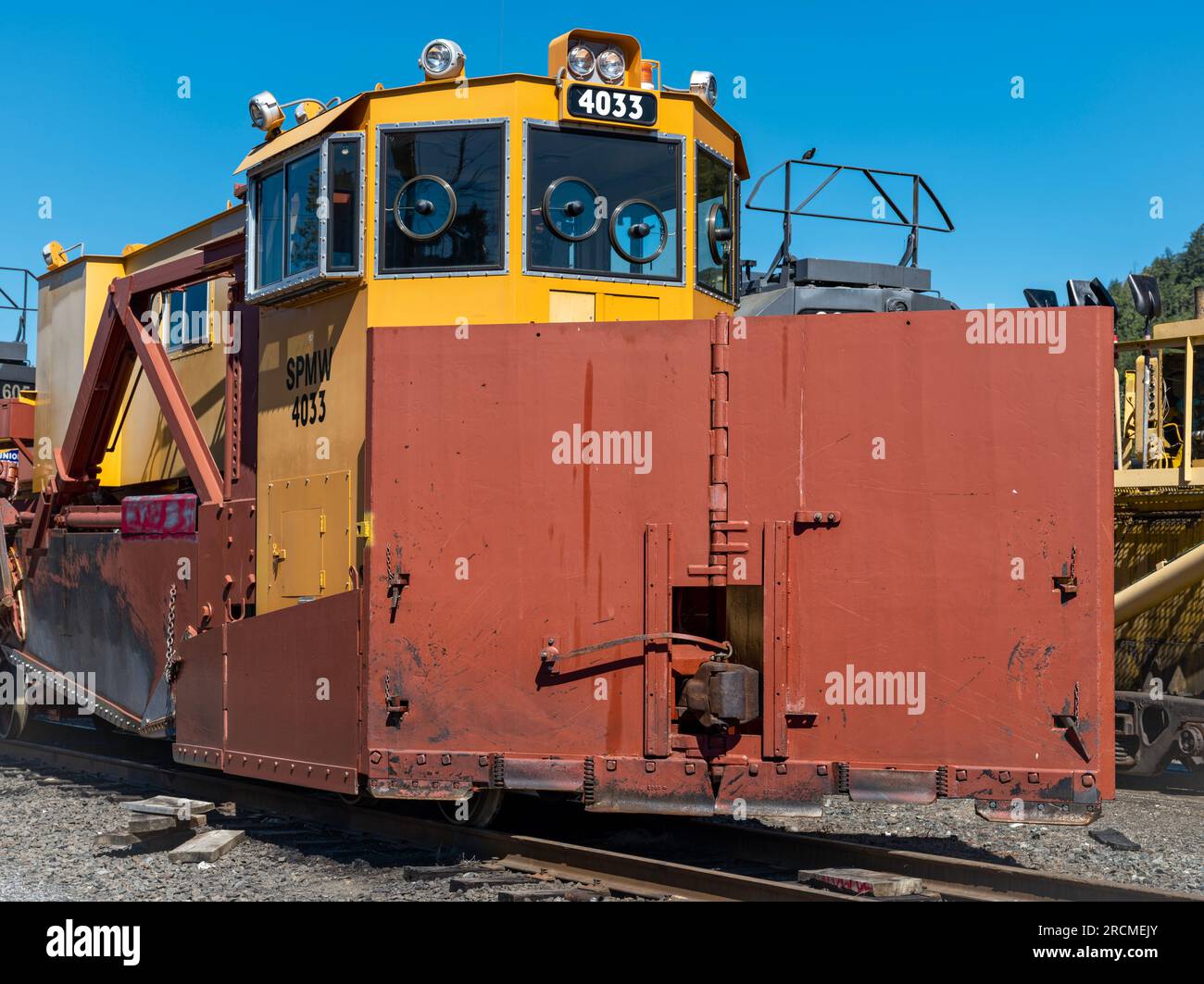 The front of the Union Pacific Jordan Spreader SPWM4033 parked in the ...