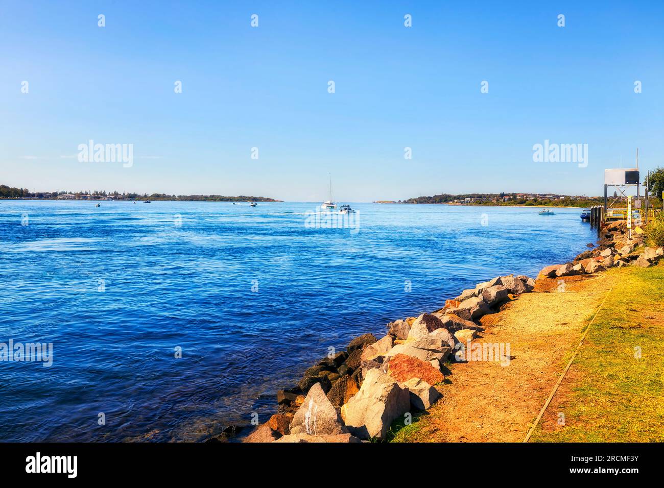Lake shore walk along Swansea channel between Lake Macquarie and ...
