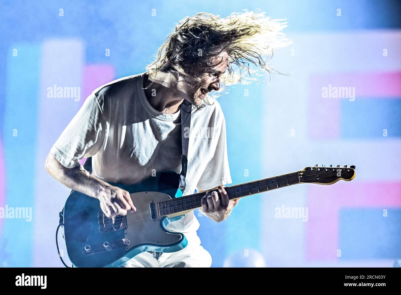 Idles on stage hi-res stock photography and images - Alamy
