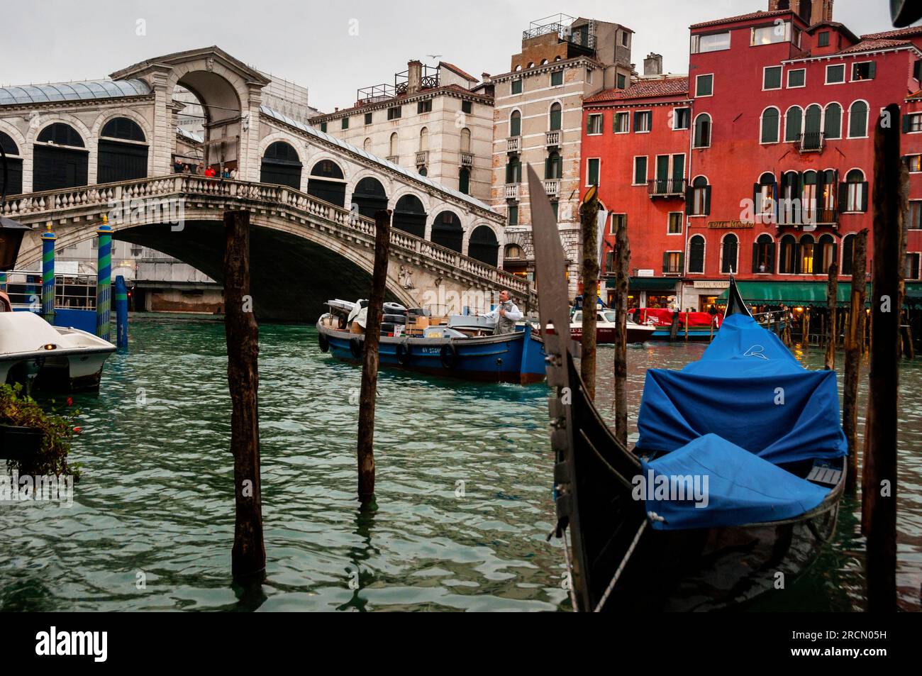 Renaissance style Rialto Bridge on the Grand Canal in Venice, Italy ...