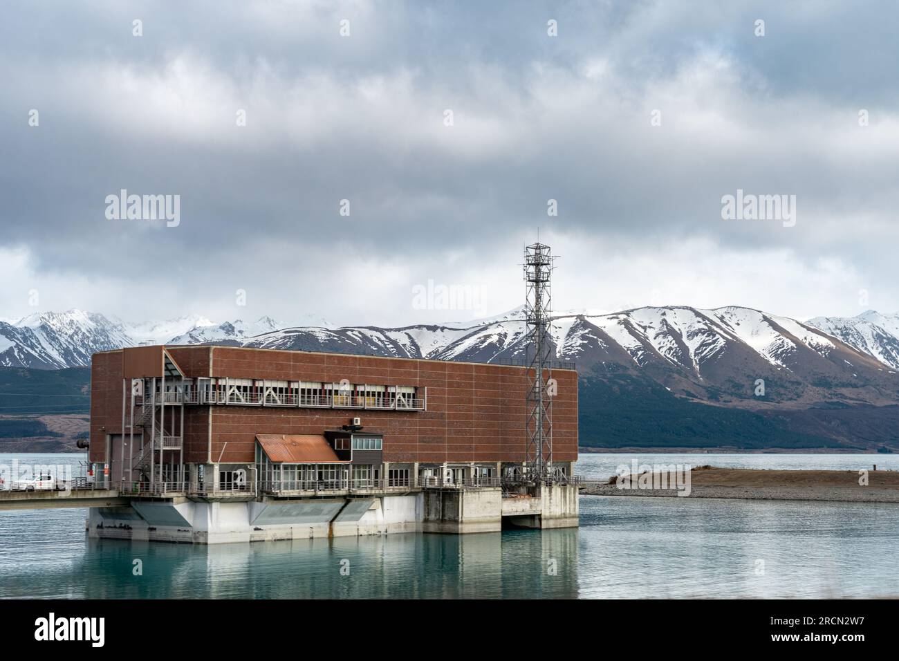 Scenic sunrise view of Lake Pukaki, with their mesmerizing turquoise ...