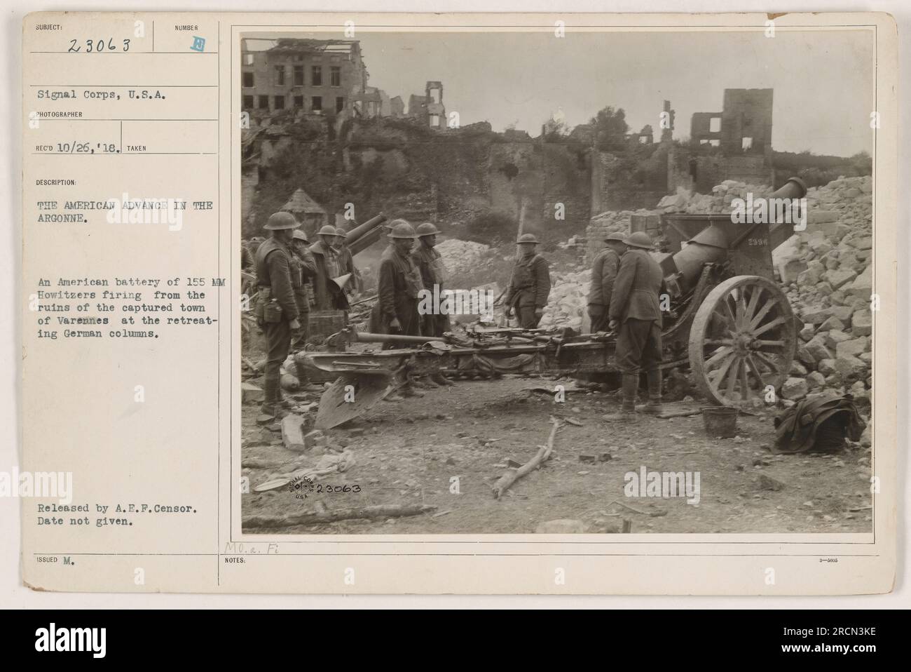 Battery of 155 mm howitzers hi-res stock photography and images - Alamy