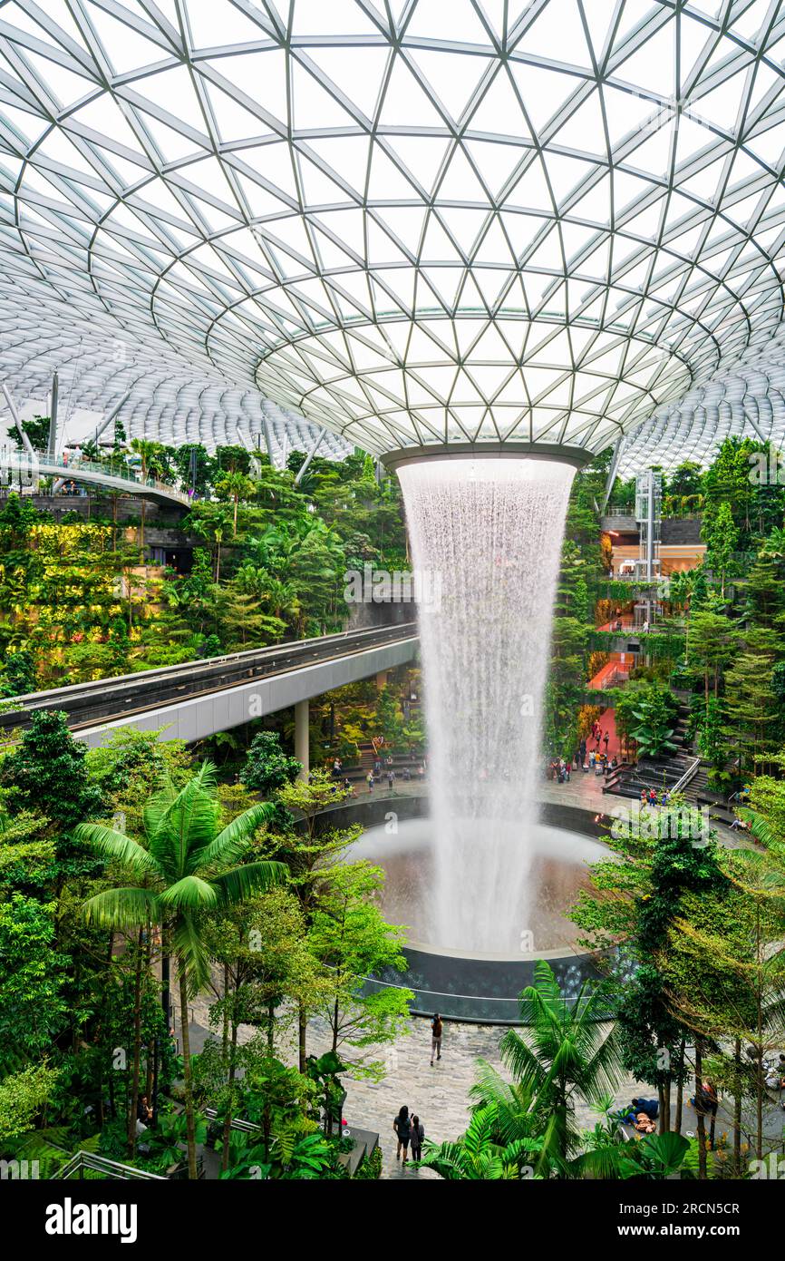 Jewel terminal at changi airport hi-res stock photography and images ...