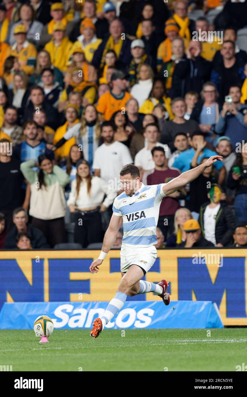 Rugby kick conversion hi-res stock photography and images - Alamy