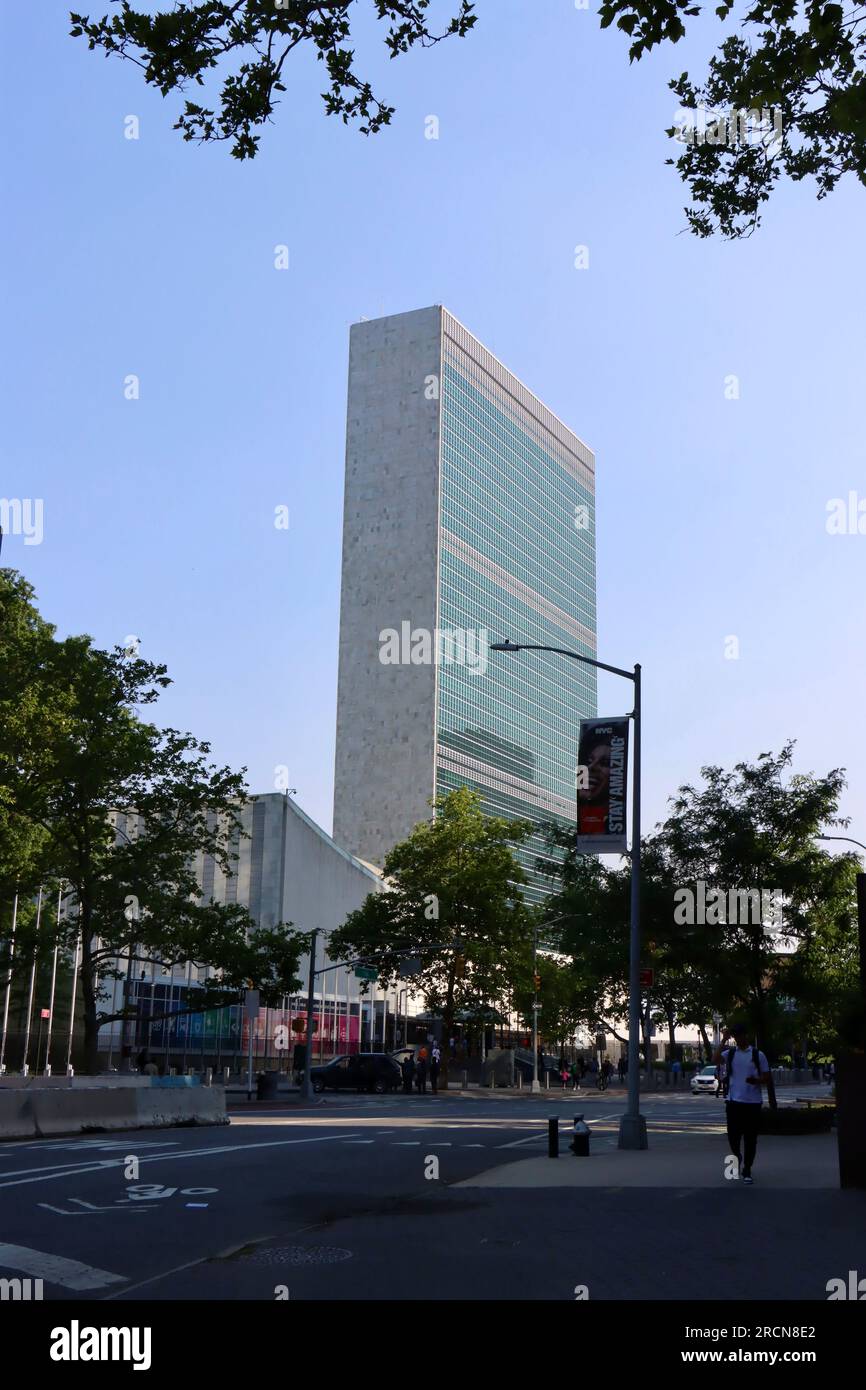 United Nations Secretariat building and headquarters in New York City ...