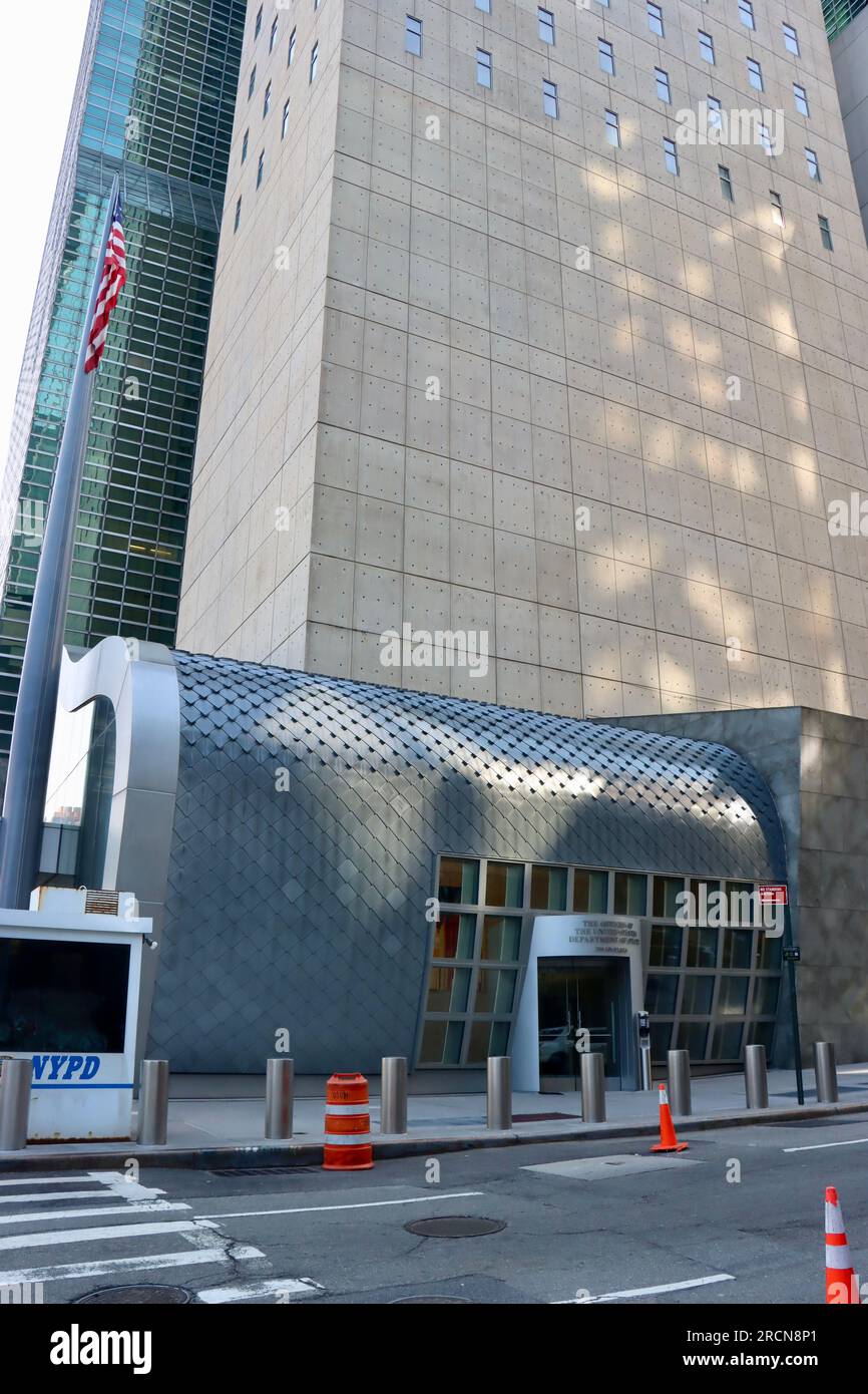 The U.S. Mission to the United Nations on First avenue across from the ...