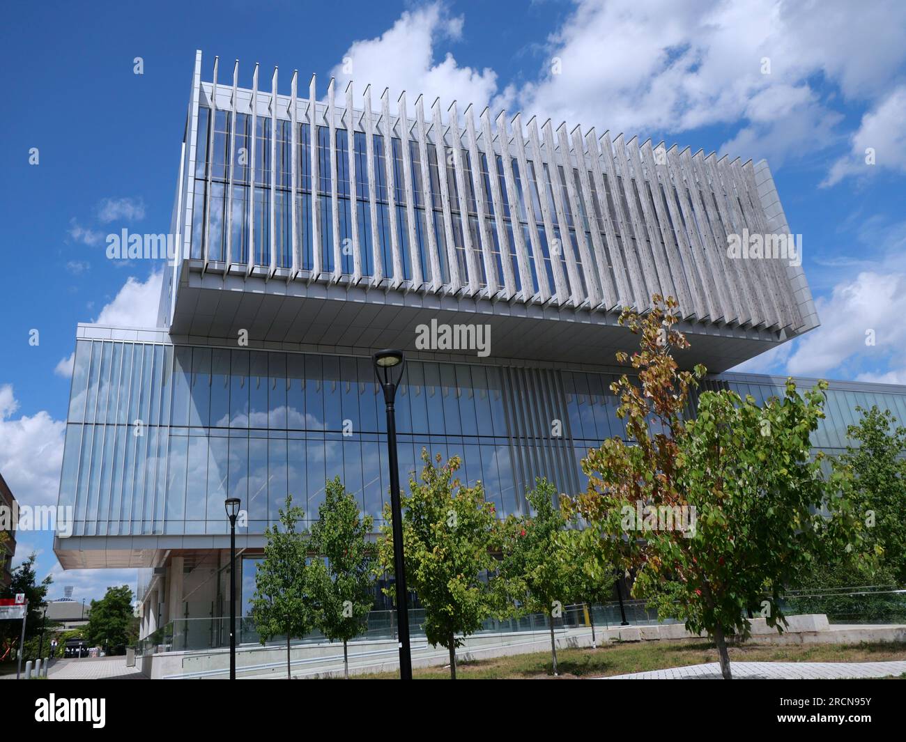 Building with modern architecture on the campus of York University in ...