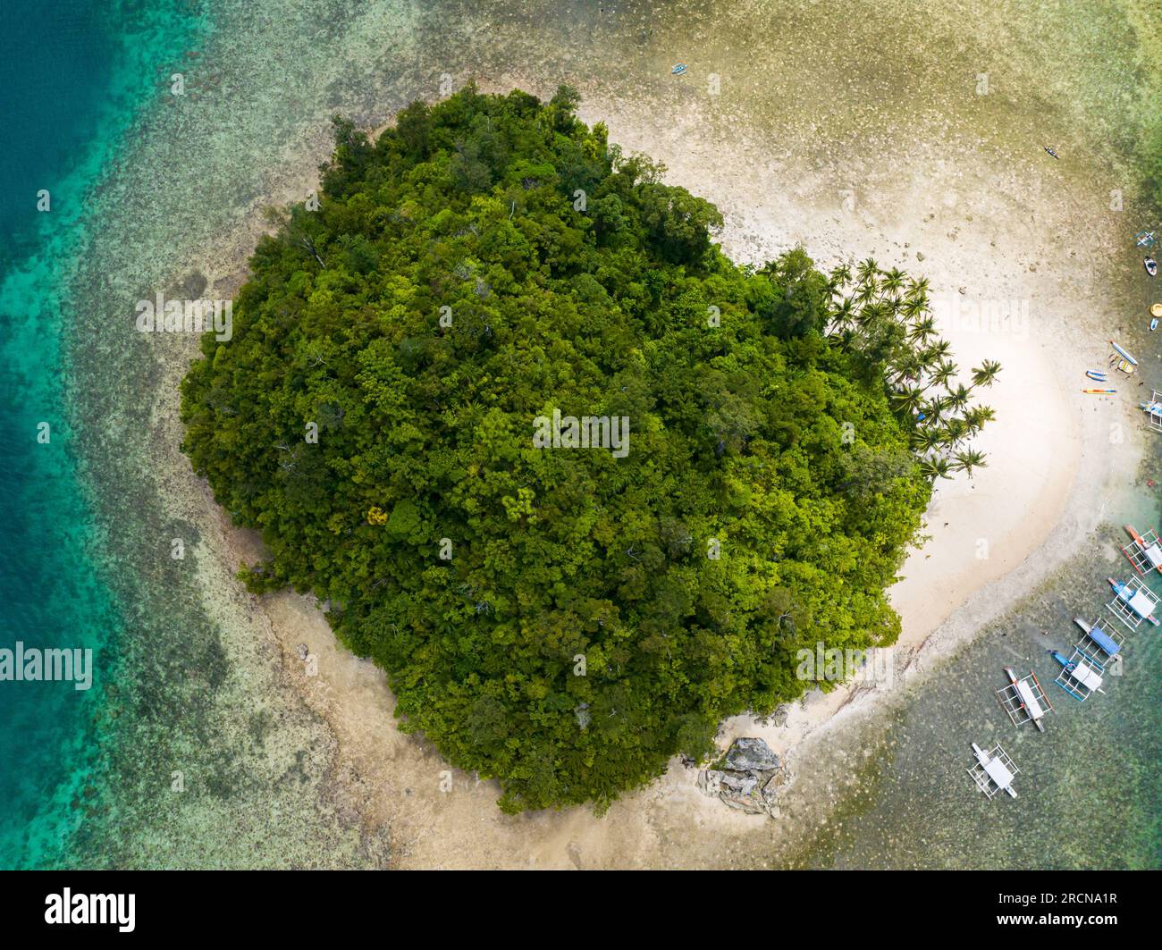 Beautiful overhead view of Hiyor-Hiyoran Island of Britania Group of ...