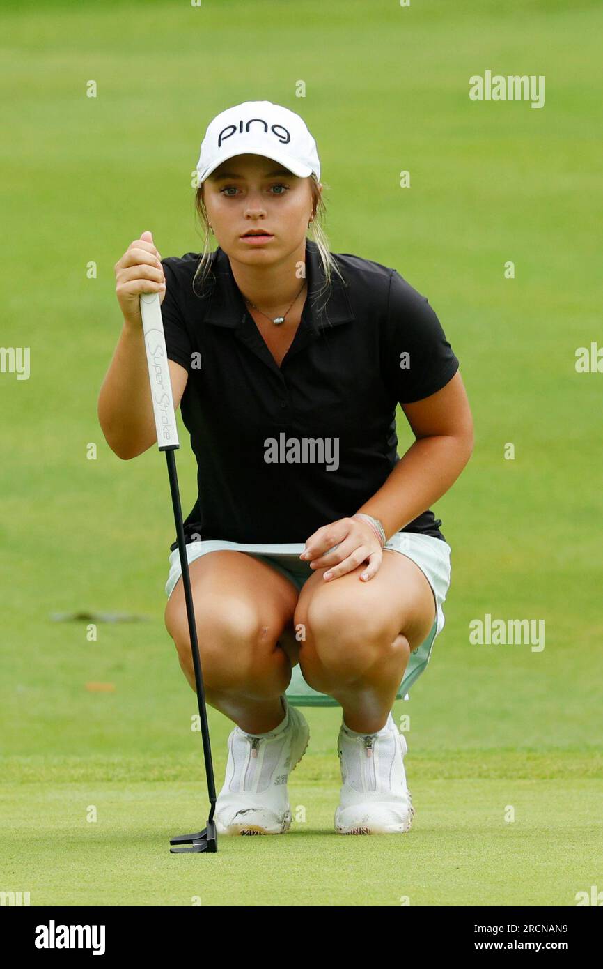 SYLVANIA, OH - JULY 15: Amateur Mia Hammond putts on the 13th hole ...