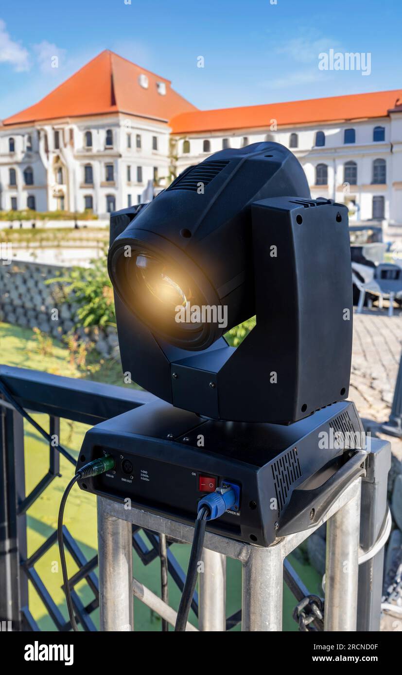 Beam Light Moving Head Stage Light for Stage Lighting Effect testing ...