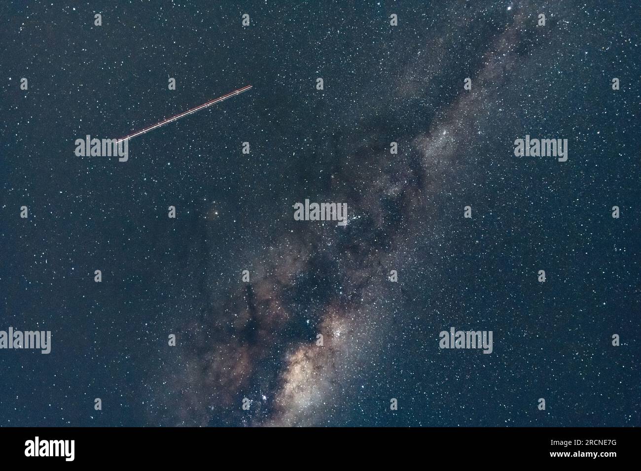 Air traffic, stars and the Milky Way night sky from The Skillion at ...