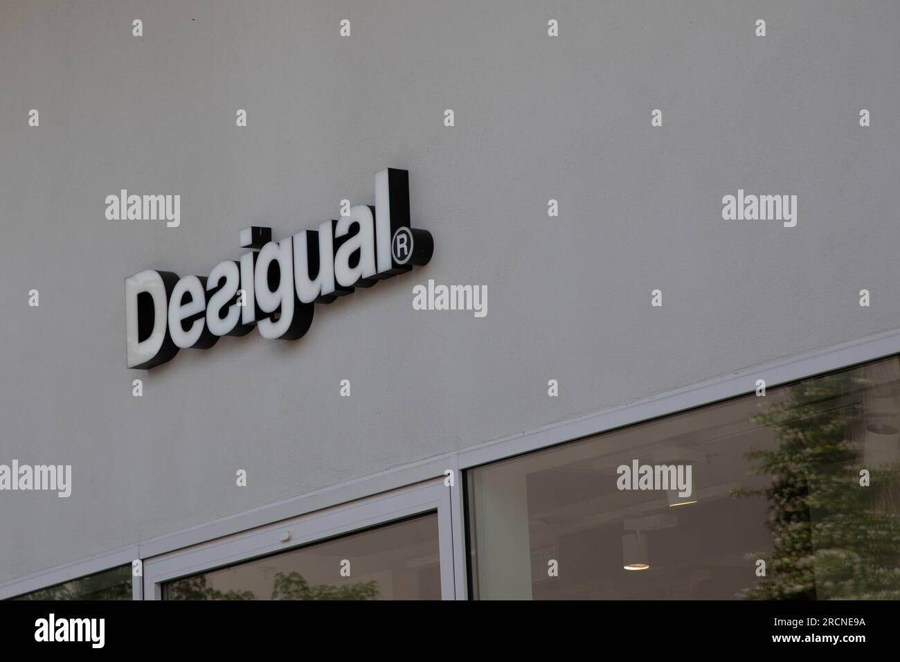 Desigual logo hi-res stock photography and images - Alamy
